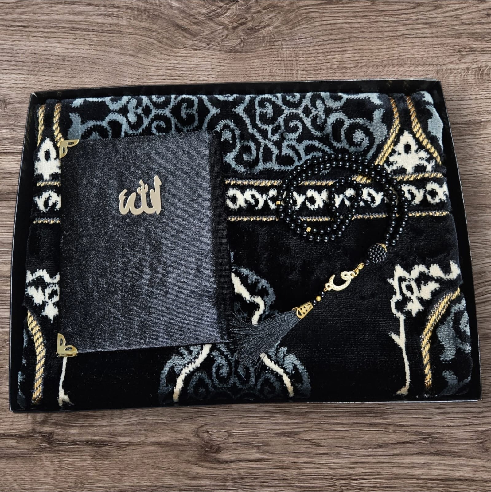 Kaaba Door design Prayer mat, Tasbeeh & Prayer Hat Gift Box ...